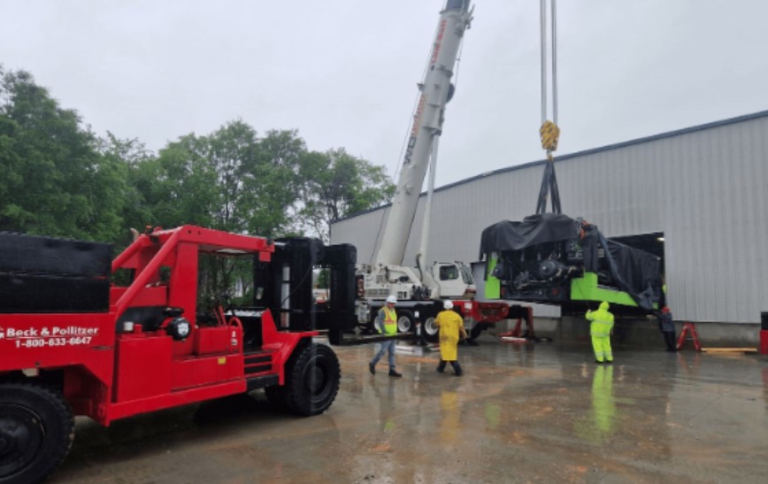 Rigging of 1600-ton injection moulding machines in SC, USA | Beck ...